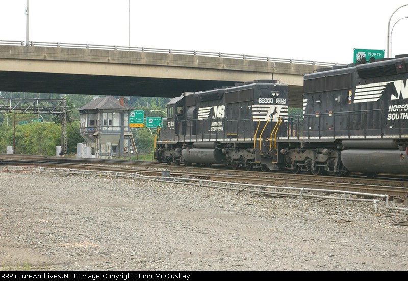 NS 3359 approaches Alto tower